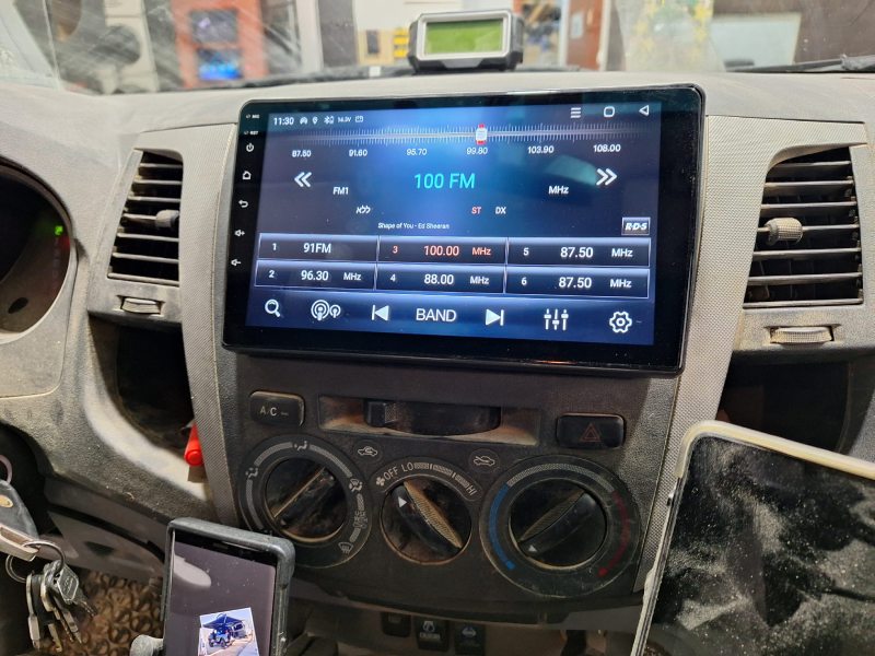 התקנת מערכת מולטימדיה KAIER KP3 לטויוטה היילקס 2008 - אורן מערכות